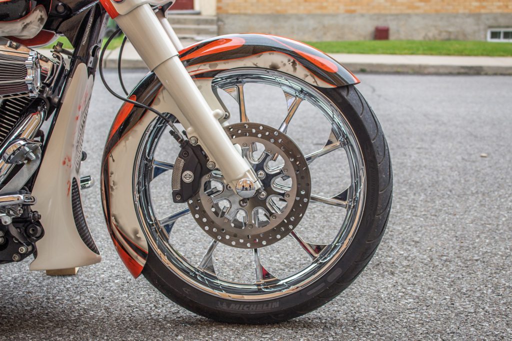 Moto Custom Harley-Davidson FLHTC 2017 | Custom Tour Magazine