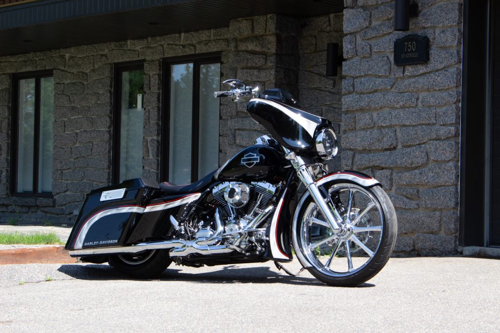 Moto Custom Harley-Davidson FLHX 2011 | Custom Tour Magazine