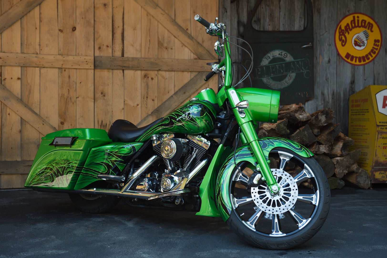 Moto Custom Harley-Davidson Road King Classic 2001 | Custom Tour Magazine