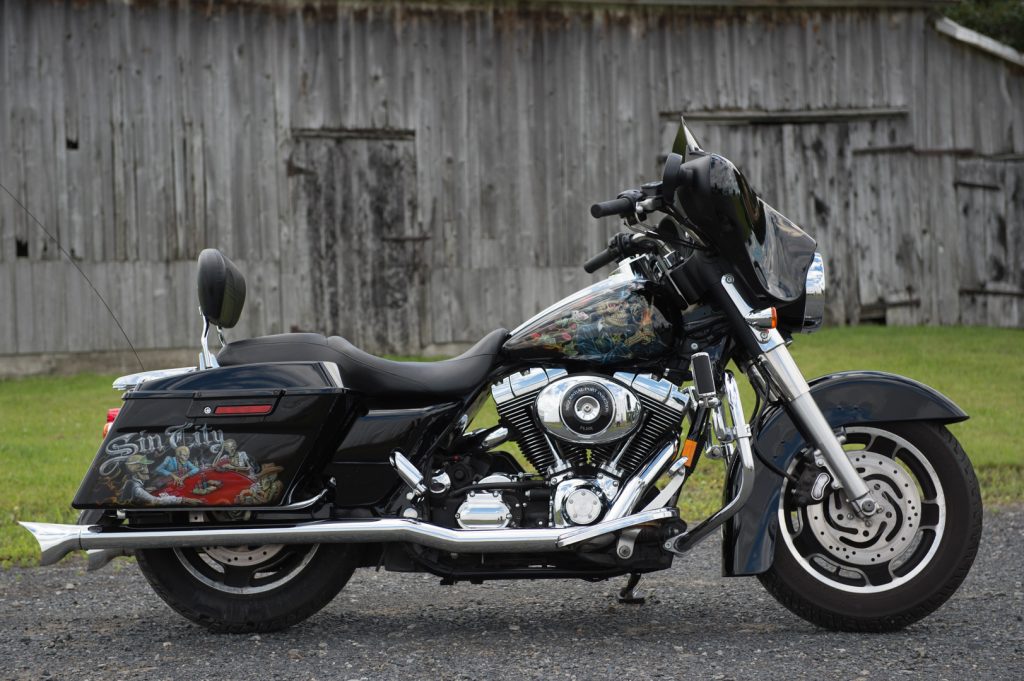 Moto Custom Harley-Davidson FLHX 2006 | Custom Tour Magazine