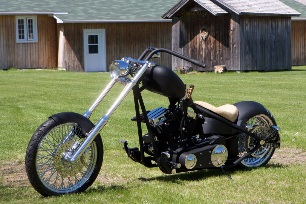 Moto Custom Harley-Davidson Panhead 1952T | Custom Tour Magazine