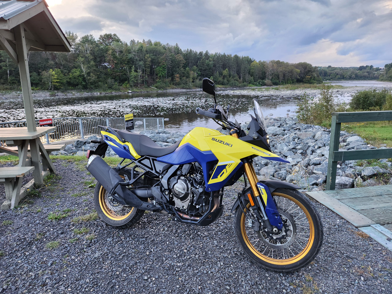 Suzuki V-Strom 800DE 2023 : le juste milieu! | Custom Tour Magazine
