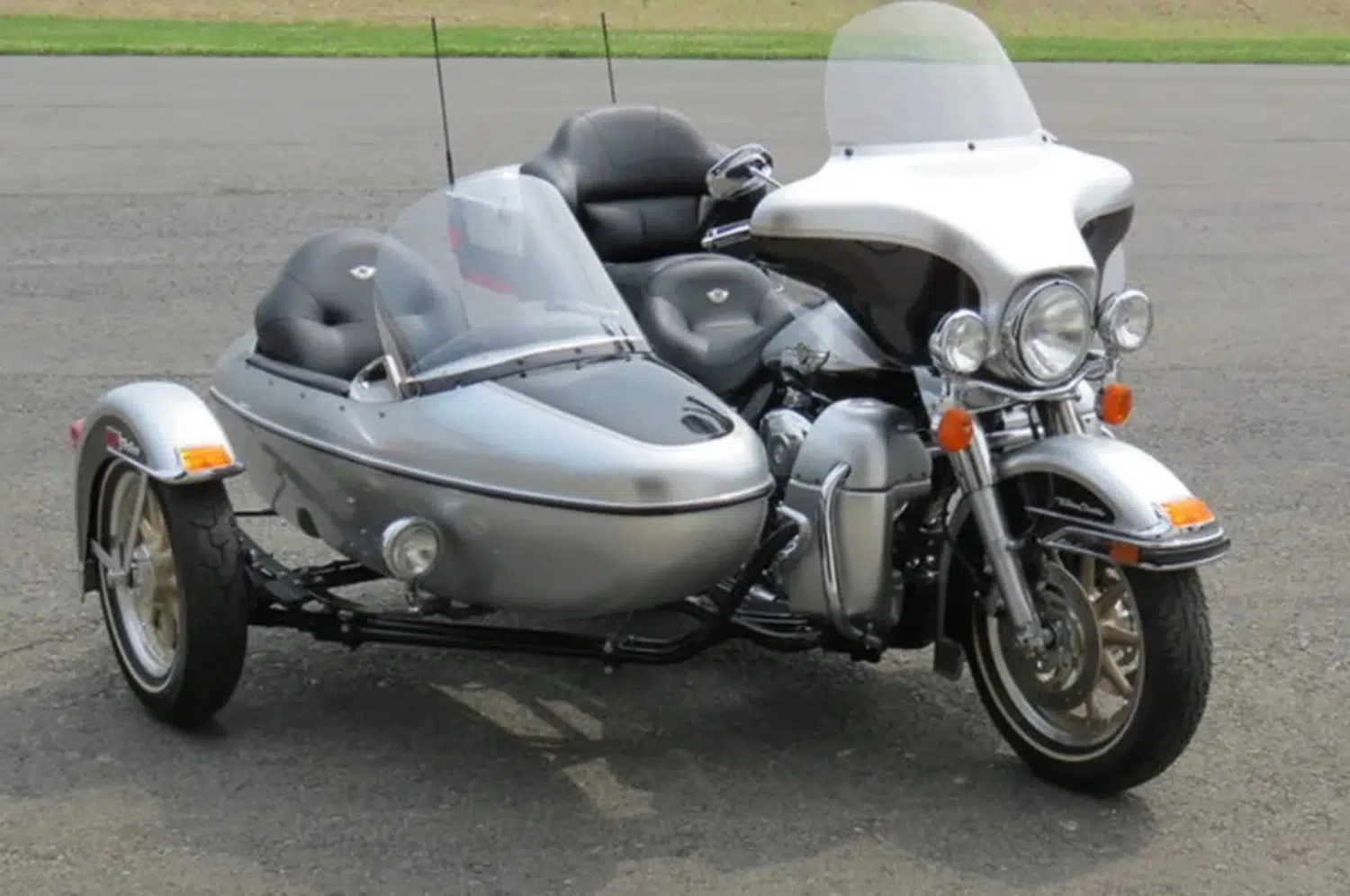 LE SIDE-CAR: AJOUTEZ UNE ROUE À VOTRE PASSION | Custom Tour Magazine