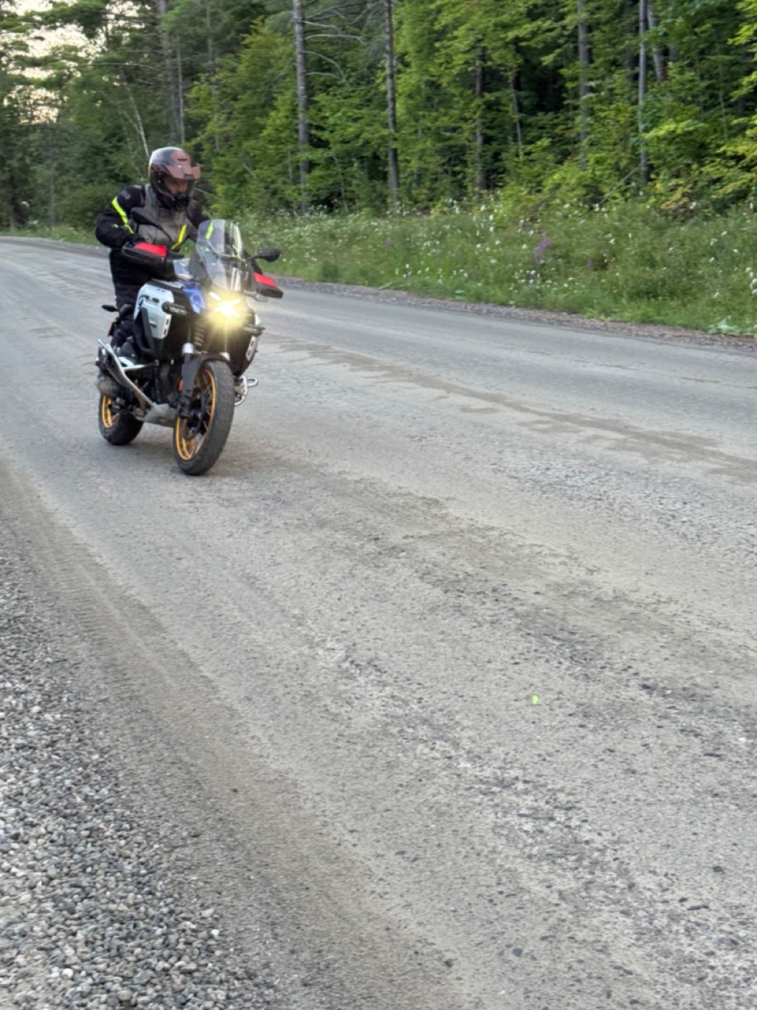 Essai des BMW R1300 GSA et GSA ASA 2025: dans une classe à part ...