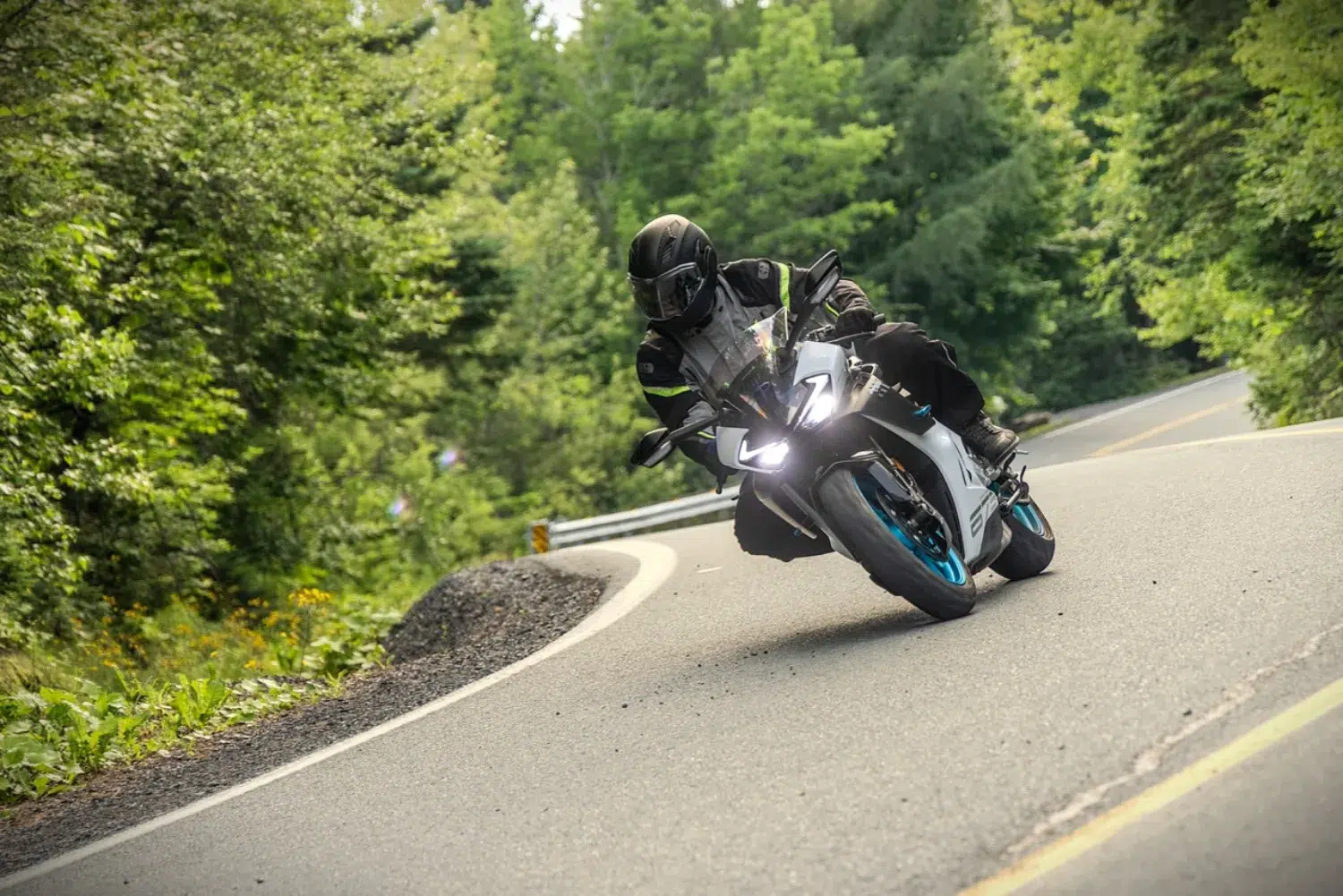 CFMOTO 675SS 2025: essai d’une pure sportive | Custom Tour Magazine